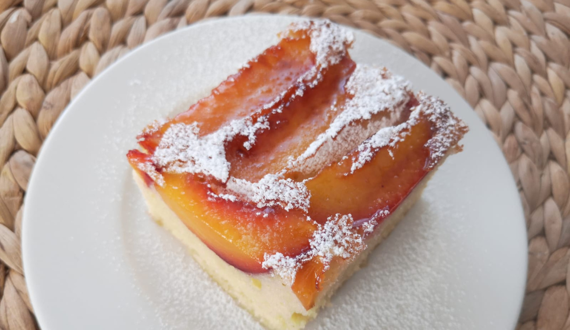 Fırınsız tavada şeftalili kek